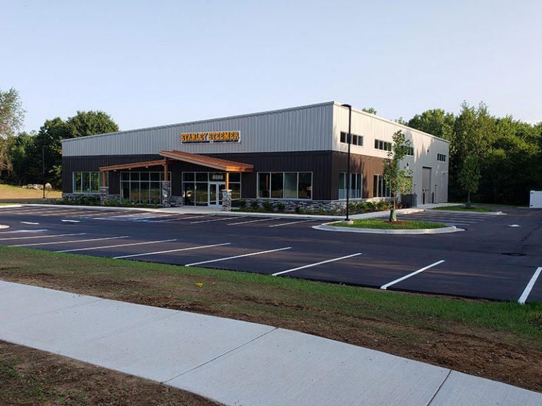 Metal buildings for manufacturing, distribution, aviation, offices, storage